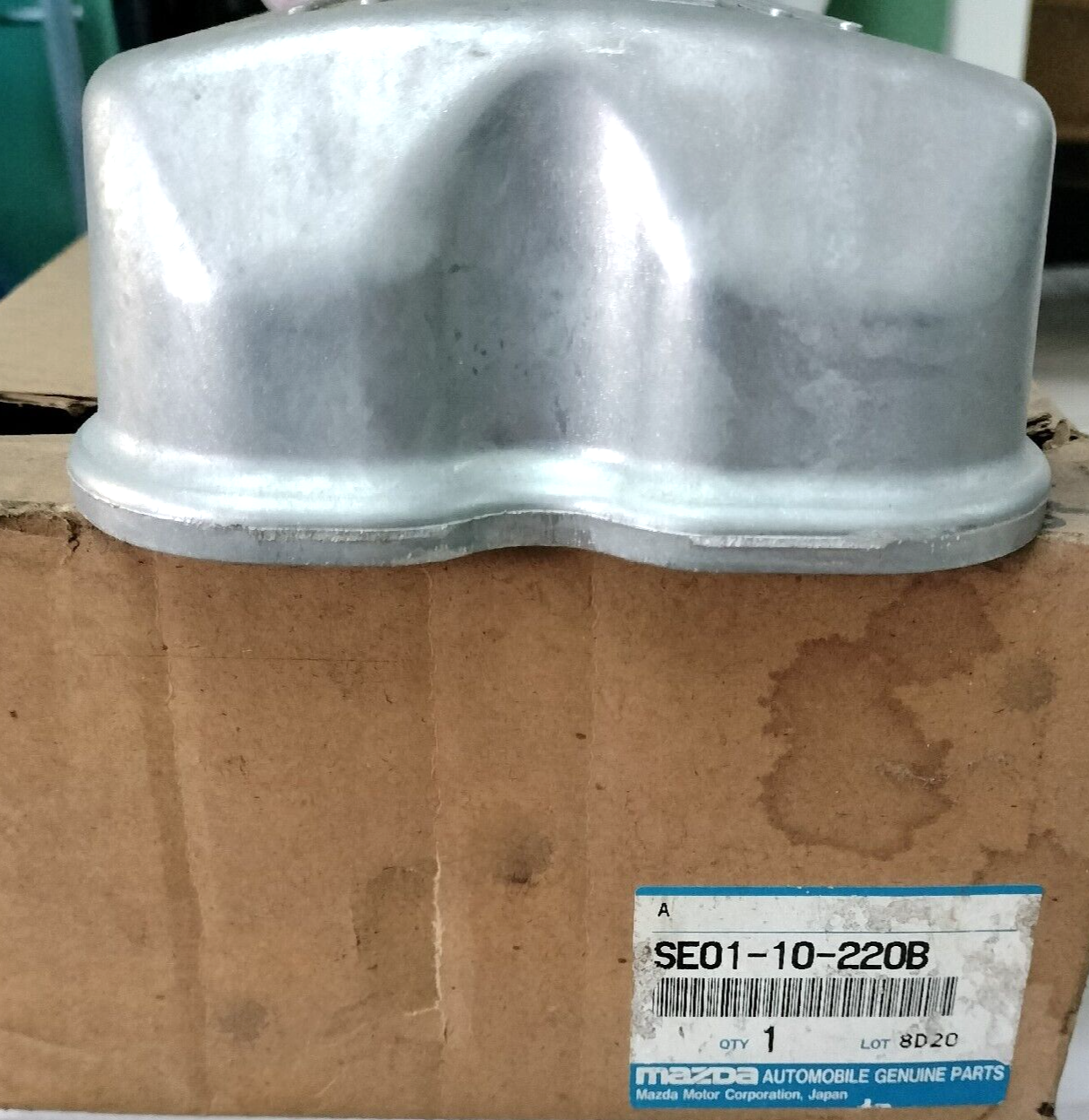 SE0110220B MAZDA VALVE COVER NEW IN BOX FREE SHIPPING